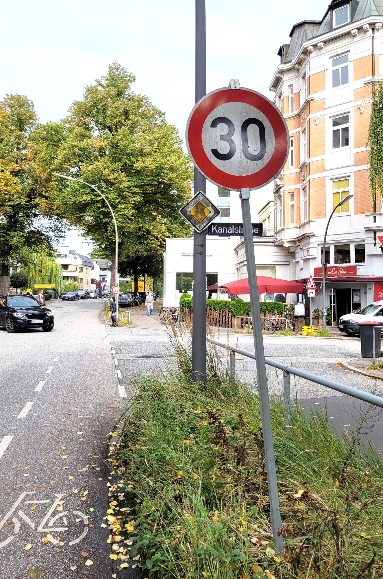 Tempo 30 – heißt es jetzt auf Hofweg und Papenhuder Straße: Auf der ...